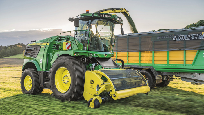 Latest John Deere foragers feature new power units | Farm Contractor ...