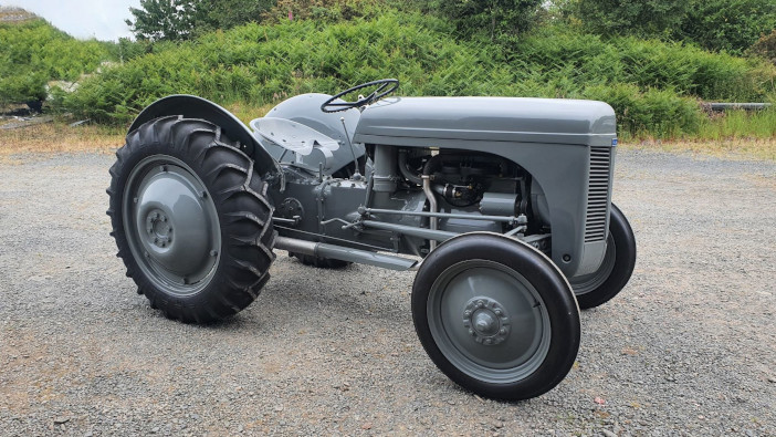 Restoration tips at the Vintage Tractor | Farm Contractor & Large Scale ...